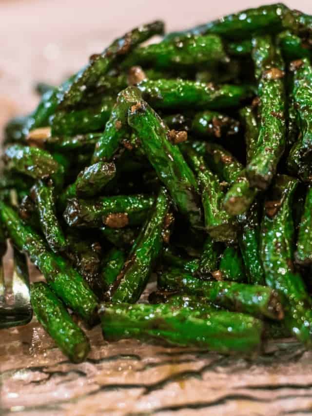 GARLIC PARMESAN GREEN BEANS RECIPE - Castle in the Mountains